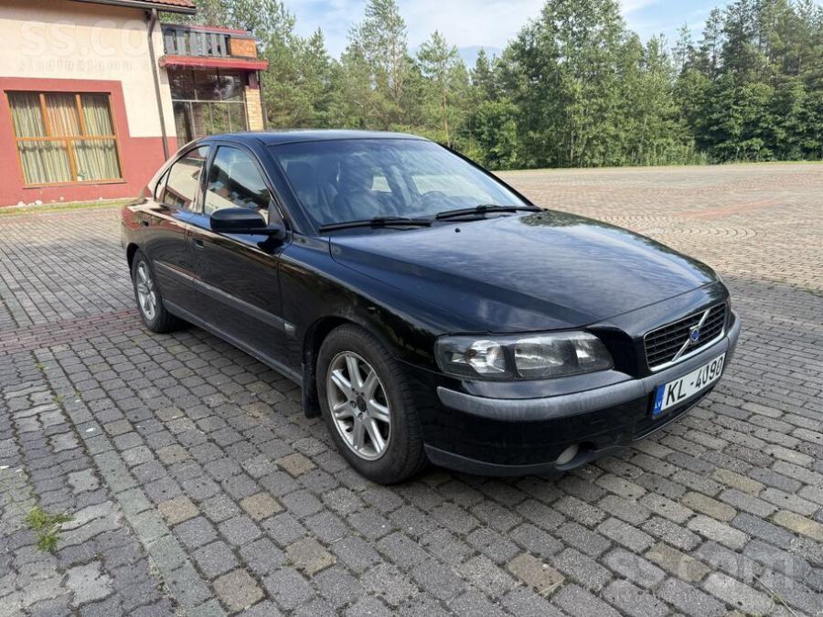 Черный Вольво С60 2002 в Елгава, объемом двигателя 2.40 л и пробегом 318 тыс. км за 1250 €, фото 3 на AUTOMOTO.COM.LV