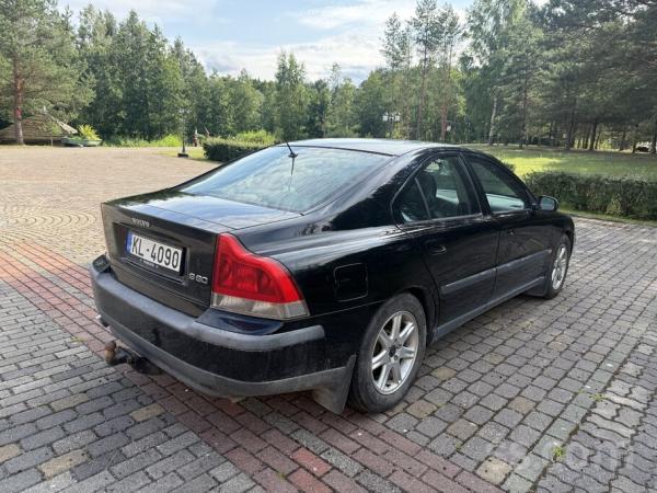 Черный Вольво С60 2002 в Елгава, объемом двигателя 2.40 л и пробегом 318 тыс. км за 1250 €, фото 3 на AUTOMOTO.COM.LV