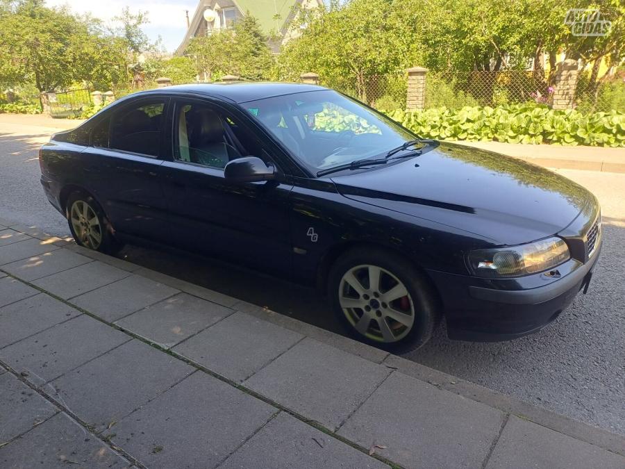 Black Volvo S60 2002 in Vilnius, with an engine capacity of 2.40 L and mileage of 498 thousand km for 999 €, photo 3 on AUTOMOTO.COM.LV