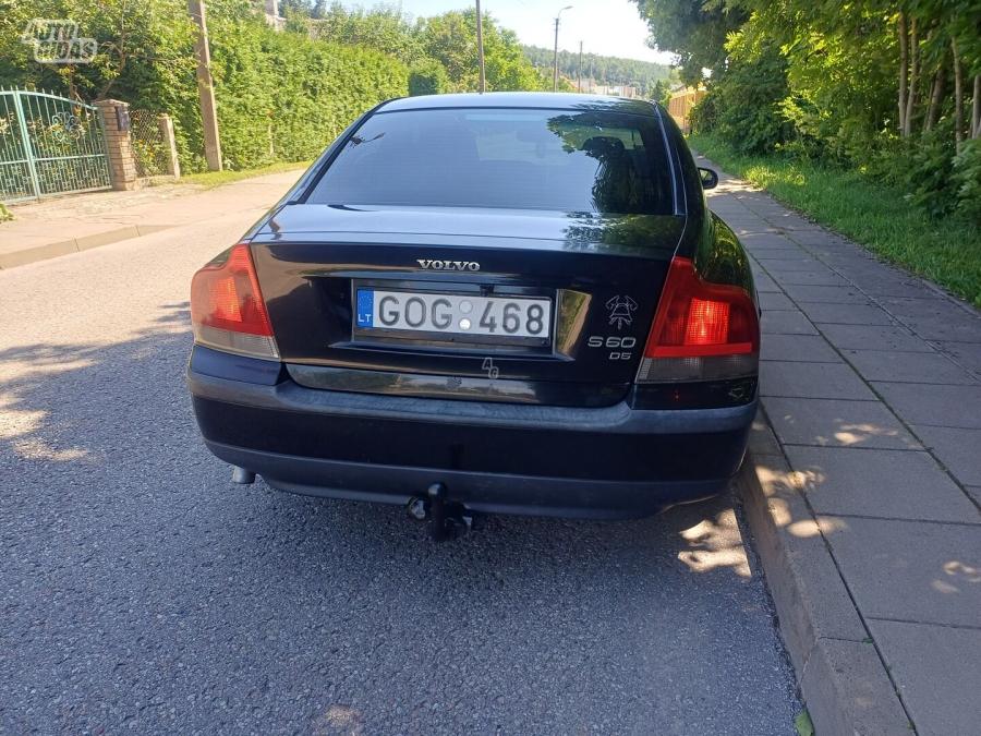 Black Volvo S60 2002 in Vilnius, with an engine capacity of 2.40 L and mileage of 498 thousand km for 999 €, photo 6 on AUTOMOTO.COM.LV
