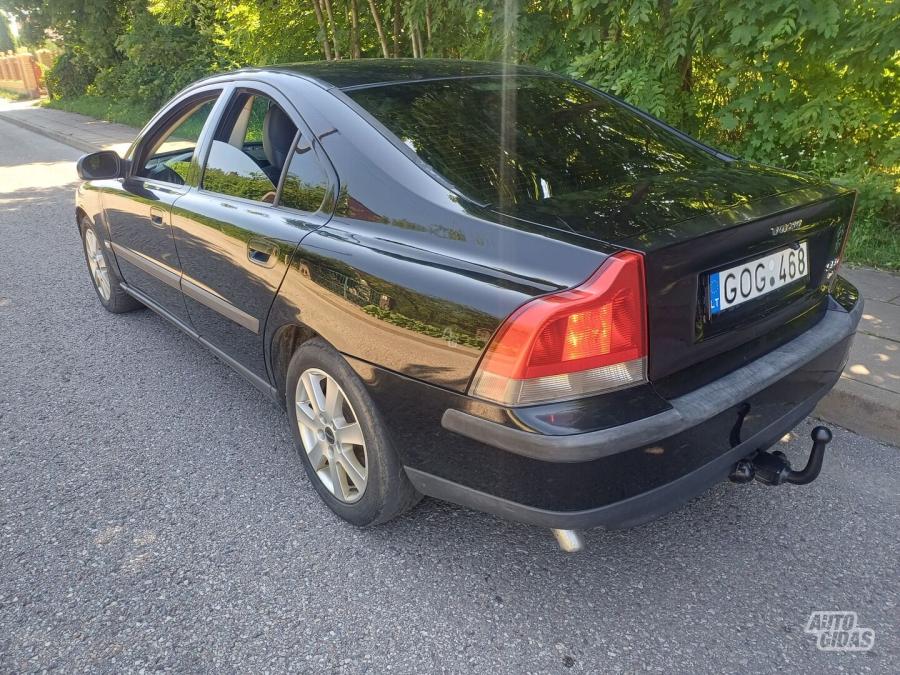 Black Volvo S60 2002 in Vilnius, with an engine capacity of 2.40 L and mileage of 498 thousand km for 999 €, photo 7 on AUTOMOTO.COM.LV