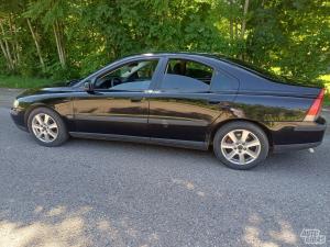 Black Volvo S60 2002 in Vilnius, with an engine capacity of 2.40 L and mileage of 498 thousand km for 999 €, photo 8 on AUTOMOTO.COM.LV
