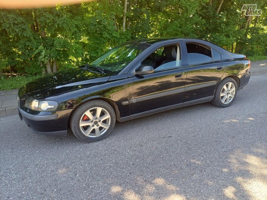 Black Volvo S60 2002 in Vilnius, with an engine capacity of 2.40 L and mileage of 498 thousand km for 999 €, photo 9 on AUTOMOTO.COM.LV