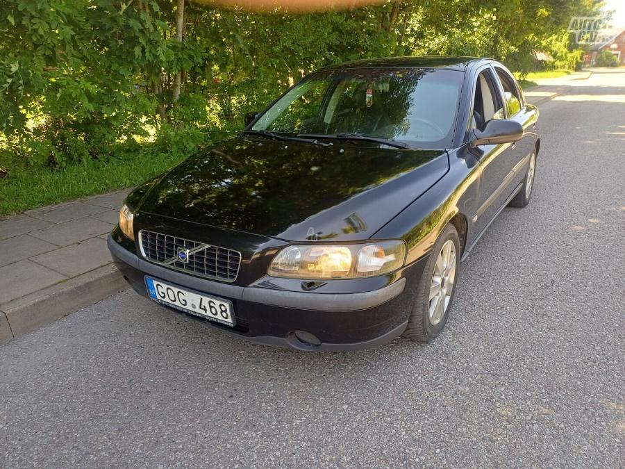 Black Volvo S60 2002 in Vilnius, with an engine capacity of 2.40 L and mileage of 498 thousand km for 999 €, photo 10 on AUTOMOTO.COM.LV