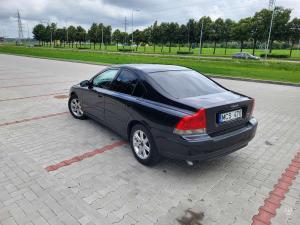 Black Volvo S60 2002 in Siauliai, with an engine capacity of 2.40 L and mileage of 397 thousand km for 1150 €, photo 3 on AUTOMOTO.COM.LV