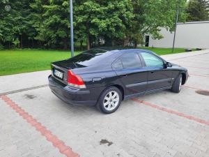Black Volvo S60 2002 in Siauliai, with an engine capacity of 2.40 L and mileage of 397 thousand km for 1150 €, photo 4 on AUTOMOTO.COM.LV