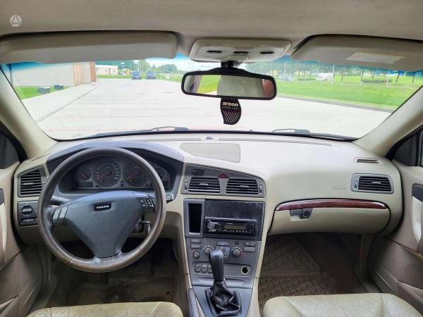 Черный Вольво С60 2002 в Шяуляй, объемом двигателя 2.40 л и пробегом 397 тыс. км за 1150 €, фото 5 на AUTOMOTO.COM.LV
