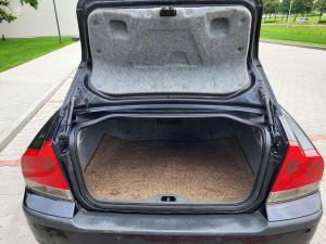 Black Volvo S60 2002 in Siauliai, with an engine capacity of 2.40 L and mileage of 397 thousand km for 1150 €, photo 8 on AUTOMOTO.COM.LV