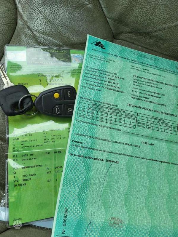 Черный Вольво С60 2002 в Шяуляй, объемом двигателя 2.40 л и пробегом 397 тыс. км за 1150 €, фото 8 на AUTOMOTO.COM.LV