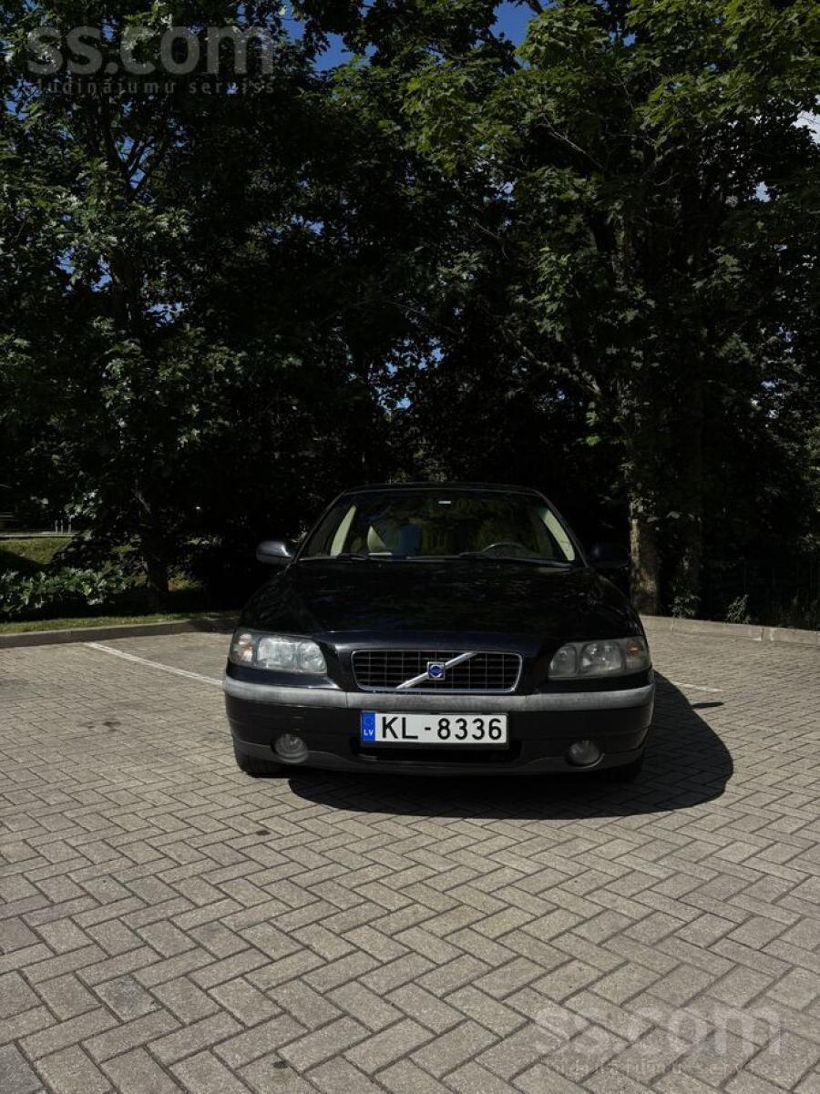 Black Volvo S60 2002 in Riga, with an engine capacity of 2.40 L and mileage of 289 thousand km for 1600 €, photo 5 on AUTOMOTO.COM.LV