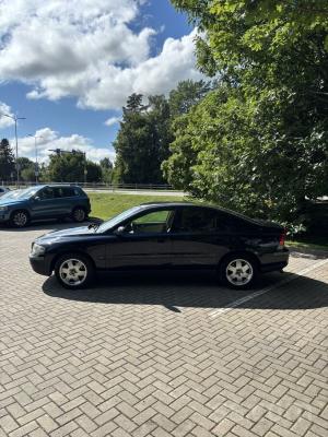 Black Volvo S60 2002 in Riga, with an engine capacity of 2.40 L and mileage of 289 thousand km for 1600 €, photo 6 on AUTOMOTO.COM.LV