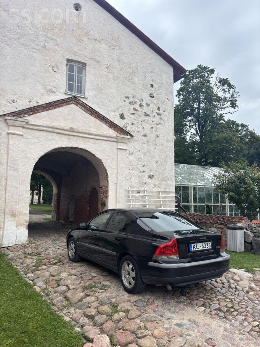 Black Volvo S60 2002 in Riga, with an engine capacity of 2.40 L and mileage of 289 thousand km for 1600 €, photo 24 on AUTOMOTO.COM.LV