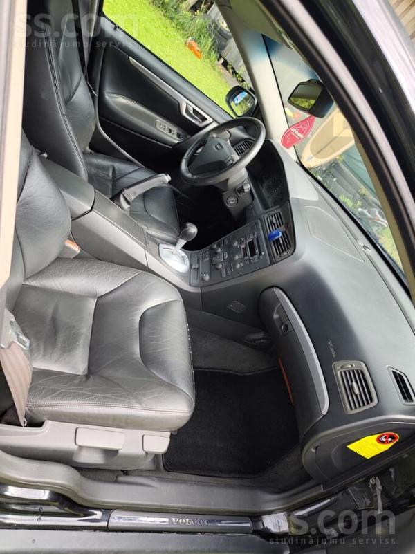 Black Volvo S60 2002 in Madona, with an engine capacity of 2.40 L and mileage of 499 thousand km for 1650 €, photo 7 on AUTOMOTO.COM.LV