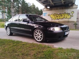 Melns Volvo S60 2002 Ventspils, ar dzinēja tilpumu 2.30 L un nobraukumu 333 tūkst. km par 1500 €, foto  vietnē AUTOMOTO.COM.LV