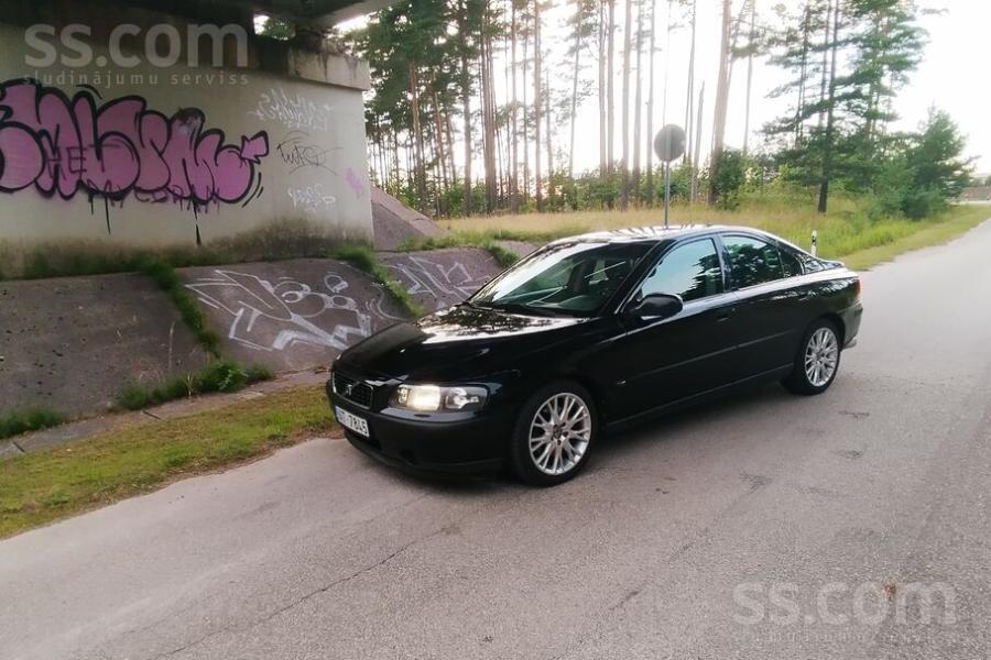 Melns Volvo S60 2002 Ventspils, ar dzinēja tilpumu 2.30 L un nobraukumu 333 tūkst. km par 1500 €, foto 3 vietnē AUTOMOTO.COM.LV