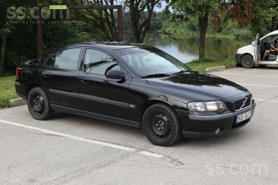 Black Volvo S60 2002 in Riga, with an engine capacity of 2.40 L and mileage of 430 thousand km for 1500 €, photo 4 on AUTOMOTO.COM.LV