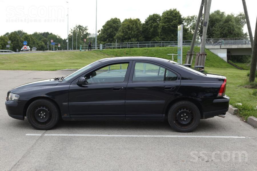 Black Volvo S60 2002 in Riga, with an engine capacity of 2.40 L and mileage of 430 thousand km for 1500 €, photo 5 on AUTOMOTO.COM.LV