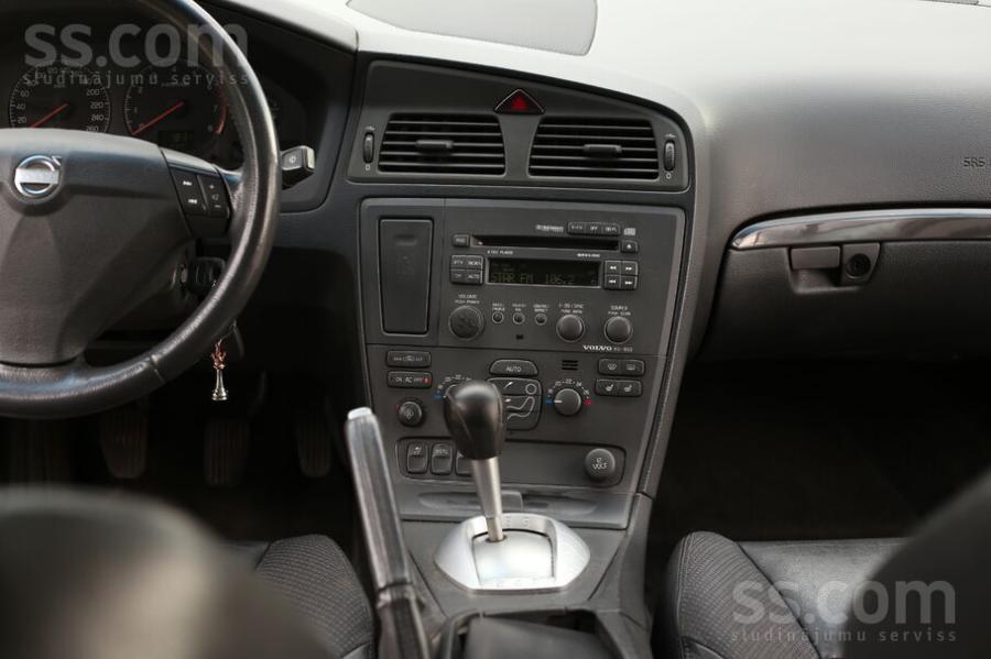 Black Volvo S60 2002 in Riga, with an engine capacity of 2.40 L and mileage of 430 thousand km for 1500 €, photo 10 on AUTOMOTO.COM.LV