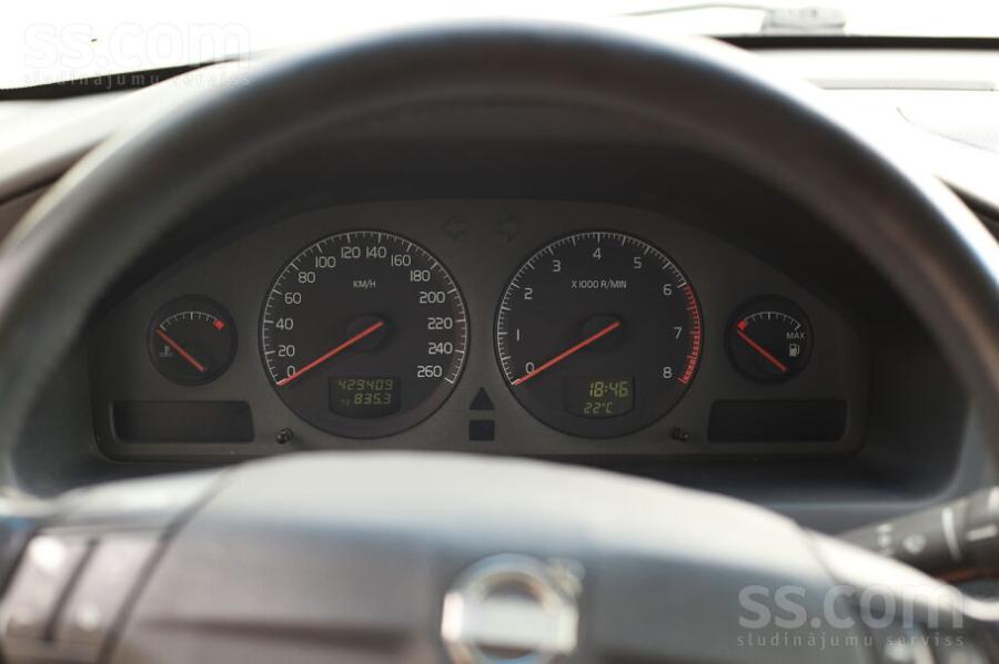 Black Volvo S60 2002 in Riga, with an engine capacity of 2.40 L and mileage of 430 thousand km for 1500 €, photo 11 on AUTOMOTO.COM.LV