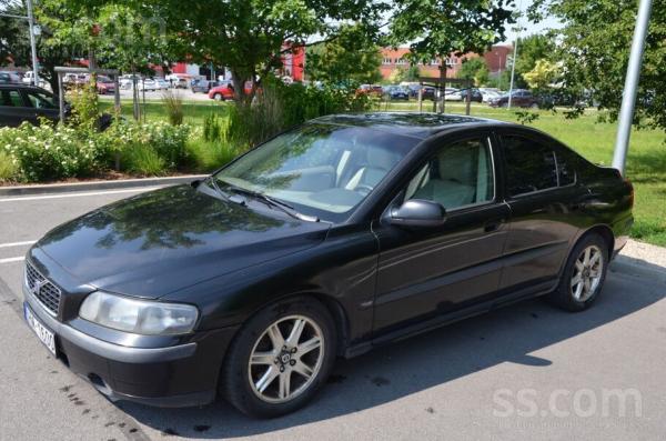 Melns Volvo S60 2002 Rīga, ar dzinēja tilpumu 2.40 L un nobraukumu 294 tūkst. km par 1250 €, foto 1 vietnē AUTOMOTO.COM.LV