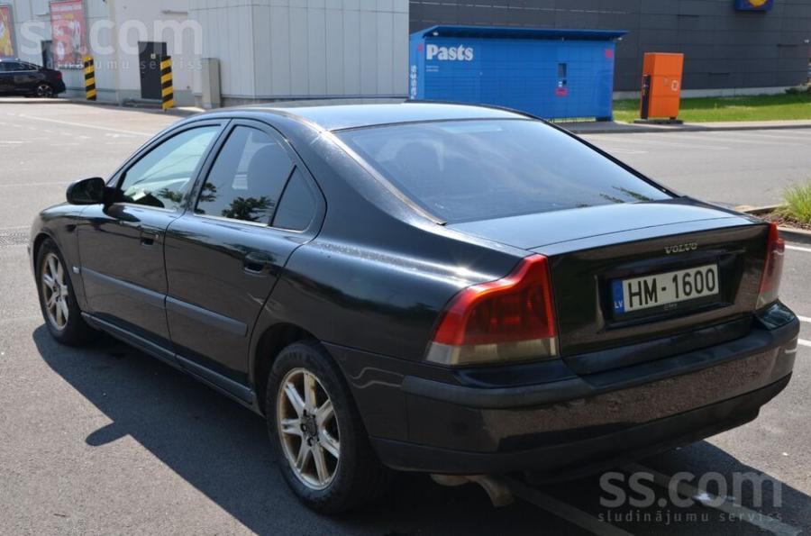 Melns Volvo S60 2002 Rīga, ar dzinēja tilpumu 2.40 L un nobraukumu 294 tūkst. km par 1250 €, foto 3 vietnē AUTOMOTO.COM.LV