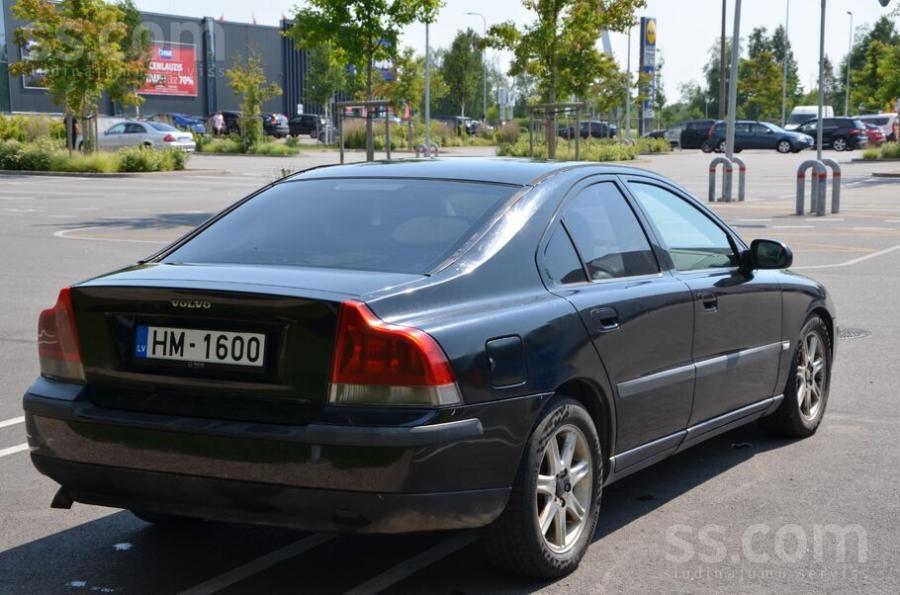 Melns Volvo S60 2002 Rīga, ar dzinēja tilpumu 2.40 L un nobraukumu 294 tūkst. km par 1250 €, foto 4 vietnē AUTOMOTO.COM.LV