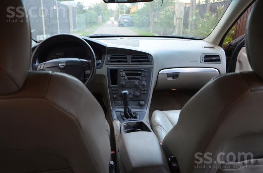 Melns Volvo S60 2002 Rīga, ar dzinēja tilpumu 2.40 L un nobraukumu 294 tūkst. km par 1250 €, foto 8 vietnē AUTOMOTO.COM.LV