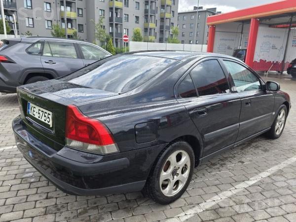 Volvo S60 2002 in Riga on AUTOMOTO.COM.LV Black Volvo S60 2002 in Riga, with an engine capacity of 2.40 L and mileage of 315 thousand km for 1750 €, photo 5 on AUTOMOTO.COM.LV