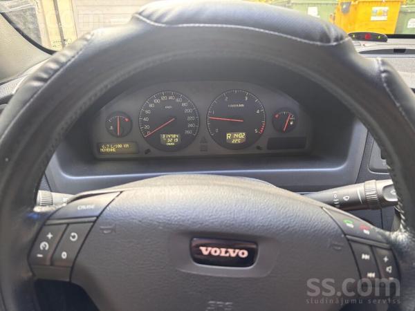 Volvo S60 2002 in Riga on AUTOMOTO.COM.LV Black Volvo S60 2002 in Riga, with an engine capacity of 2.40 L and mileage of 315 thousand km for 1750 €, photo 10 on AUTOMOTO.COM.LV