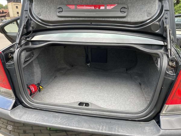 Black Volvo S60 2002 in Vilnius, with an engine capacity of 2.44 L and mileage of 327 thousand km for 2500 €, photo 11 on AUTOMOTO.COM.LV