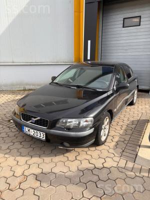 Melns Volvo S60 2002 Rīga, ar dzinēja tilpumu 2.40 L un nobraukumu 306 tūkst. km par 500 €, foto  vietnē AUTOMOTO.COM.LV