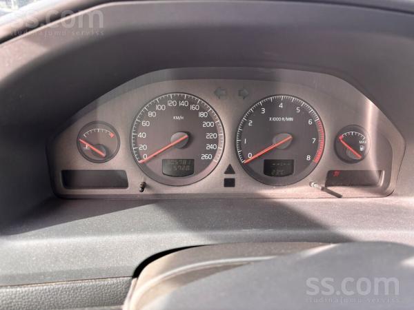 Black Volvo S60 2002 in Riga, with an engine capacity of 2.40 L and mileage of 306 thousand km for 500 €, photo 4 on AUTOMOTO.COM.LV