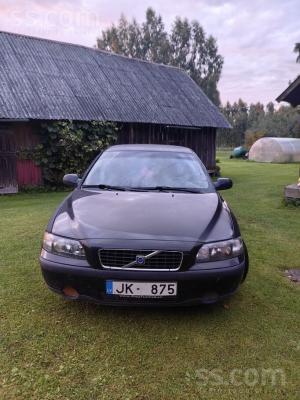 Black Volvo S60 2002 in Bauska, with an engine capacity of 2.40 L and mileage of 387 thousand km for 1200 €, photo  on AUTOMOTO.COM.LV