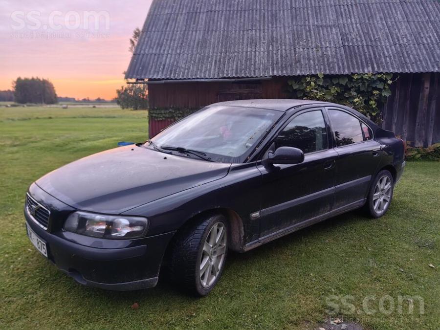 Black Volvo S60 2002 in Bauska, with an engine capacity of 2.40 L and mileage of 387 thousand km for 1200 €, photo 3 on AUTOMOTO.COM.LV