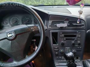 Black Volvo S60 2002 in Bauska, with an engine capacity of 2.40 L and mileage of 387 thousand km for 1200 €, photo 4 on AUTOMOTO.COM.LV