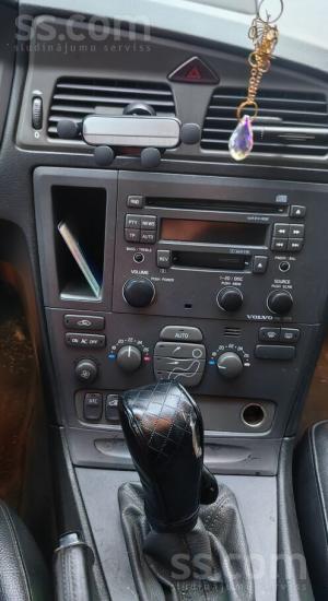 Black Volvo S60 2002 in Bauska, with an engine capacity of 2.40 L and mileage of 387 thousand km for 1200 €, photo 5 on AUTOMOTO.COM.LV