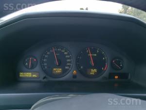 Black Volvo S60 2002 in Bauska, with an engine capacity of 2.40 L and mileage of 387 thousand km for 1200 €, photo 6 on AUTOMOTO.COM.LV