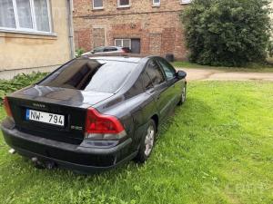 Black Volvo S60 2002 in Dobele, with an engine capacity of 2.40 L and mileage of 400 thousand km for 550 €, photo  on AUTOMOTO.COM.LV