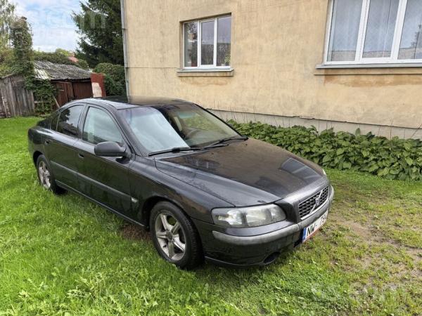 Black Volvo S60 2002 in Dobele, with an engine capacity of 2.40 L and mileage of 400 thousand km for 550 €, photo 4 on AUTOMOTO.COM.LV