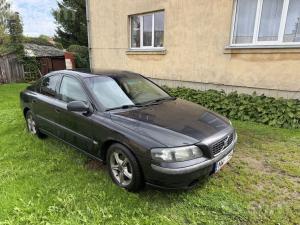 Black Volvo S60 2002 in Dobele, with an engine capacity of 2.40 L and mileage of 400 thousand km for 550 €, photo 4 on AUTOMOTO.COM.LV