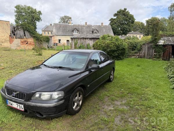 Black Volvo S60 2002 in Dobele, with an engine capacity of 2.40 L and mileage of 400 thousand km for 550 €, photo 5 on AUTOMOTO.COM.LV