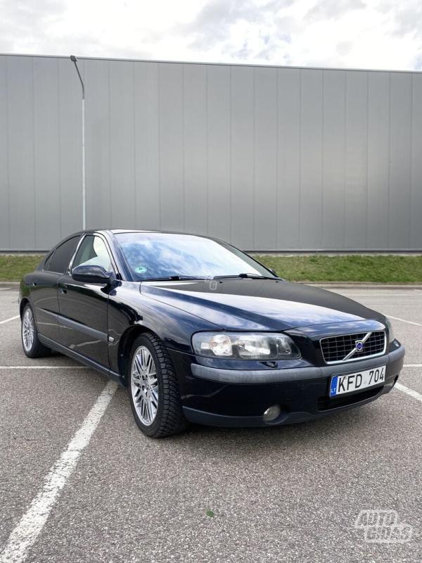Volvo S60 2002 in Vilnius on AUTOMOTO.COM.LV Black Volvo S60 2002 in Vilnius, with an engine capacity of 2.40 L and mileage of 324 thousand km for 1400 €, photo 3 on AUTOMOTO.COM.LV