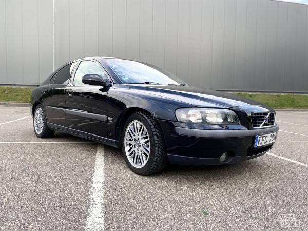 Volvo S60 2002 in Vilnius on AUTOMOTO.COM.LV Black Volvo S60 2002 in Vilnius, with an engine capacity of 2.40 L and mileage of 324 thousand km for 1400 €, photo 4 on AUTOMOTO.COM.LV
