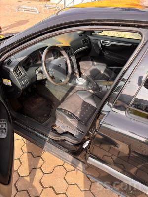Black Volvo S60 2002 in Riga, with an engine capacity of 2.40 L and mileage of 306 thousand km for 450 €, photo 3 on AUTOMOTO.COM.LV
