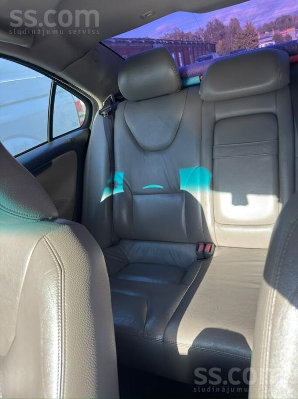 Melns Volvo S60 2002 Rīga, ar dzinēja tilpumu 2.40 L un nobraukumu 361 tūkst. km par 1100 €, foto 4 vietnē AUTOMOTO.COM.LV