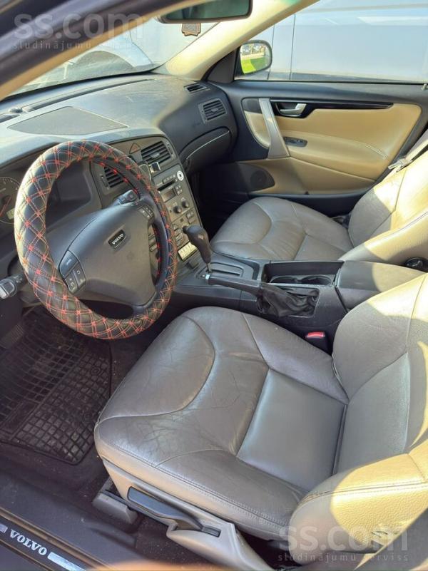 Melns Volvo S60 2002 Rīga, ar dzinēja tilpumu 2.40 L un nobraukumu 361 tūkst. km par 1100 €, foto 5 vietnē AUTOMOTO.COM.LV