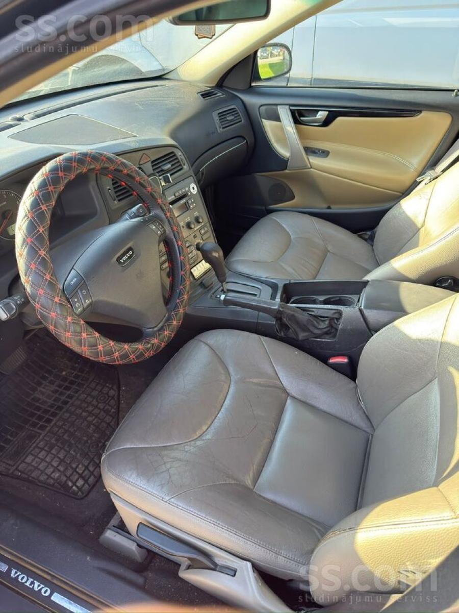 Melns Volvo S60 2002 Rīga, ar dzinēja tilpumu 2.40 L un nobraukumu 361 tūkst. km par 1100 €, foto 5 vietnē AUTOMOTO.COM.LV