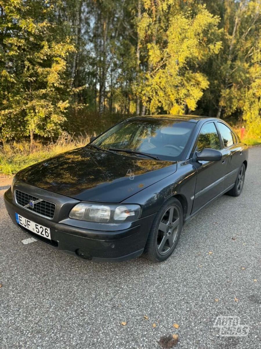 Melns Volvo S60 2002 Viļņa, ar dzinēja tilpumu 2.40 L un nobraukumu 440 tūkst. km par 850 €, foto 1 vietnē AUTOMOTO.COM.LV