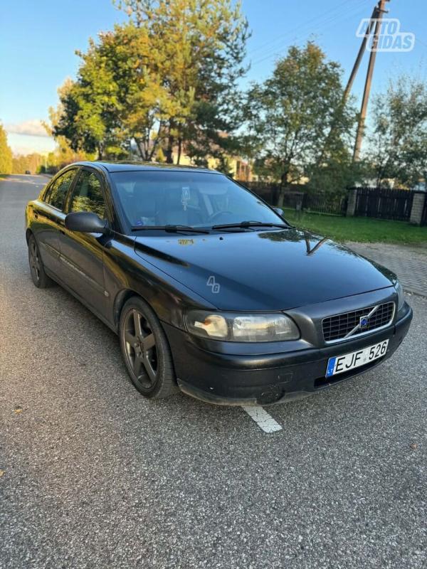 Melns Volvo S60 2002 Viļņa, ar dzinēja tilpumu 2.40 L un nobraukumu 440 tūkst. km par 850 €, foto 3 vietnē AUTOMOTO.COM.LV