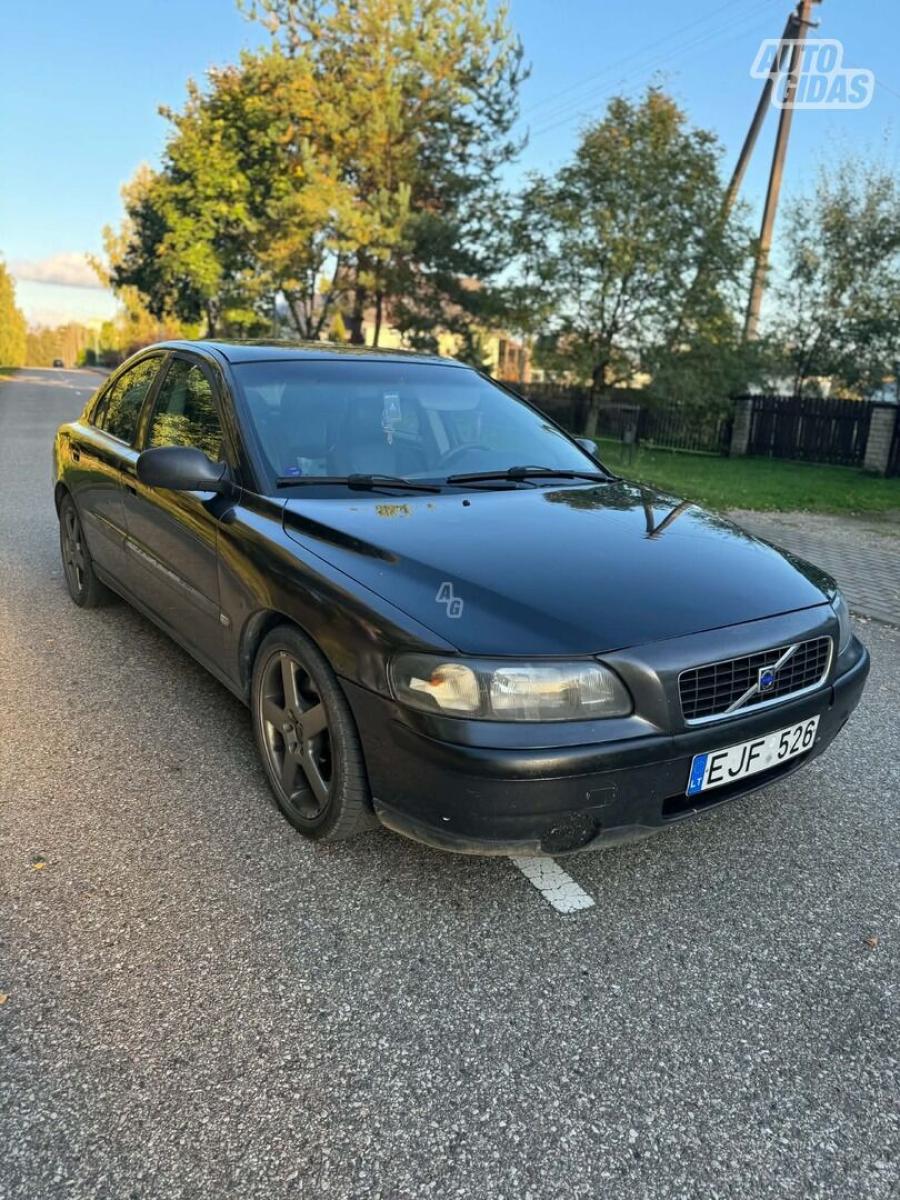 Melns Volvo S60 2002 Viļņa, ar dzinēja tilpumu 2.40 L un nobraukumu 440 tūkst. km par 850 €, foto 3 vietnē AUTOMOTO.COM.LV